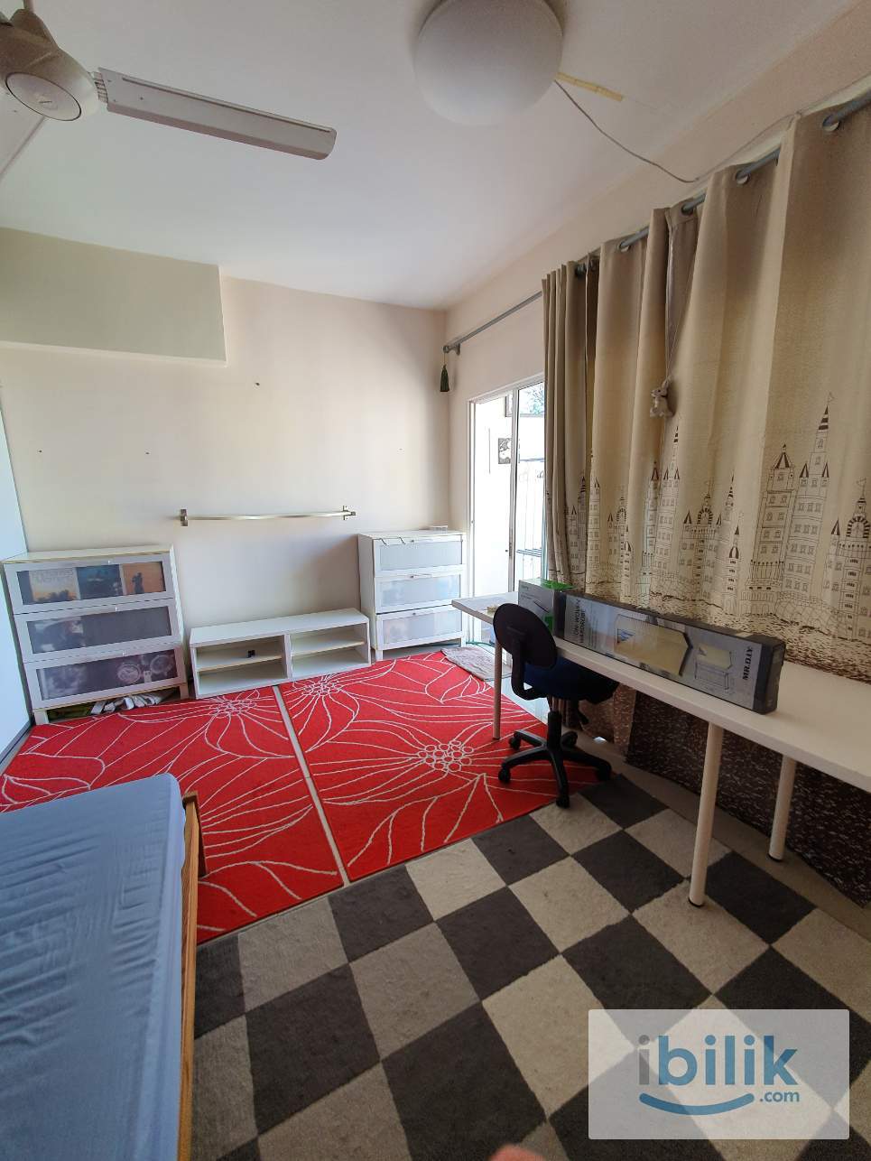 [Female Only] Medium Room at Cova Suites | iBilik