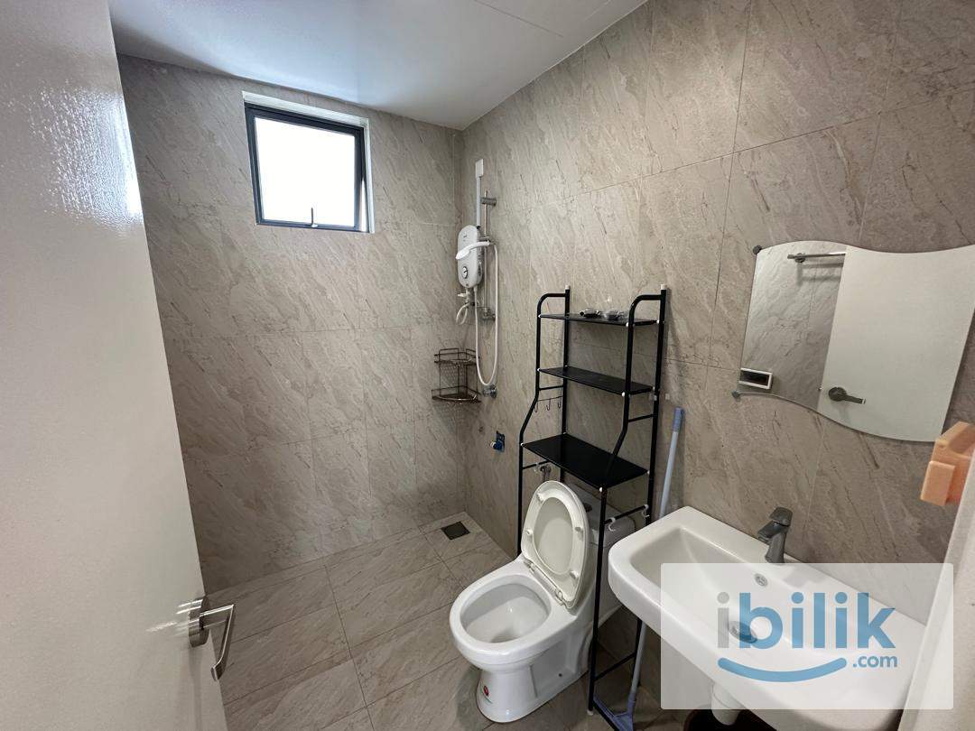 Master Room - Walking Distance to LRT Sri Rampai @ The Hamilton Wangsa ...