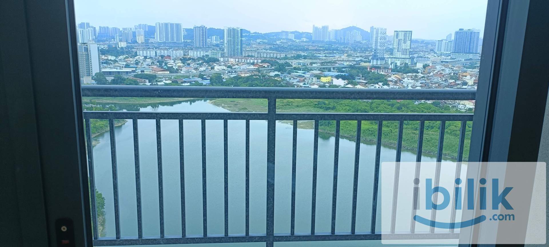 🏠 Medium Room @ Aradia 🚗 6 min Metro Prima MRT Station & 🚗 6 min AEON ...