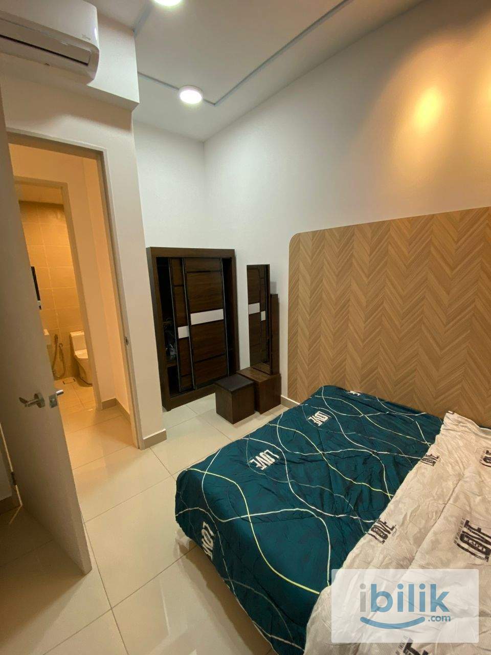 Middle or middle balcony room fully furnished mix gender mix race unit ...