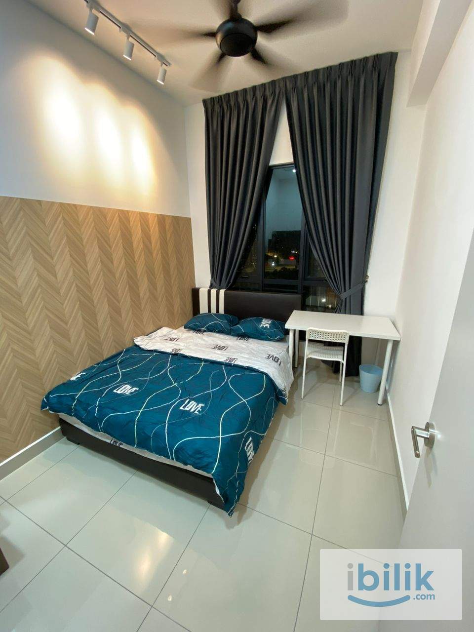 Middle or middle balcony room fully furnished mix gender mix race unit ...
