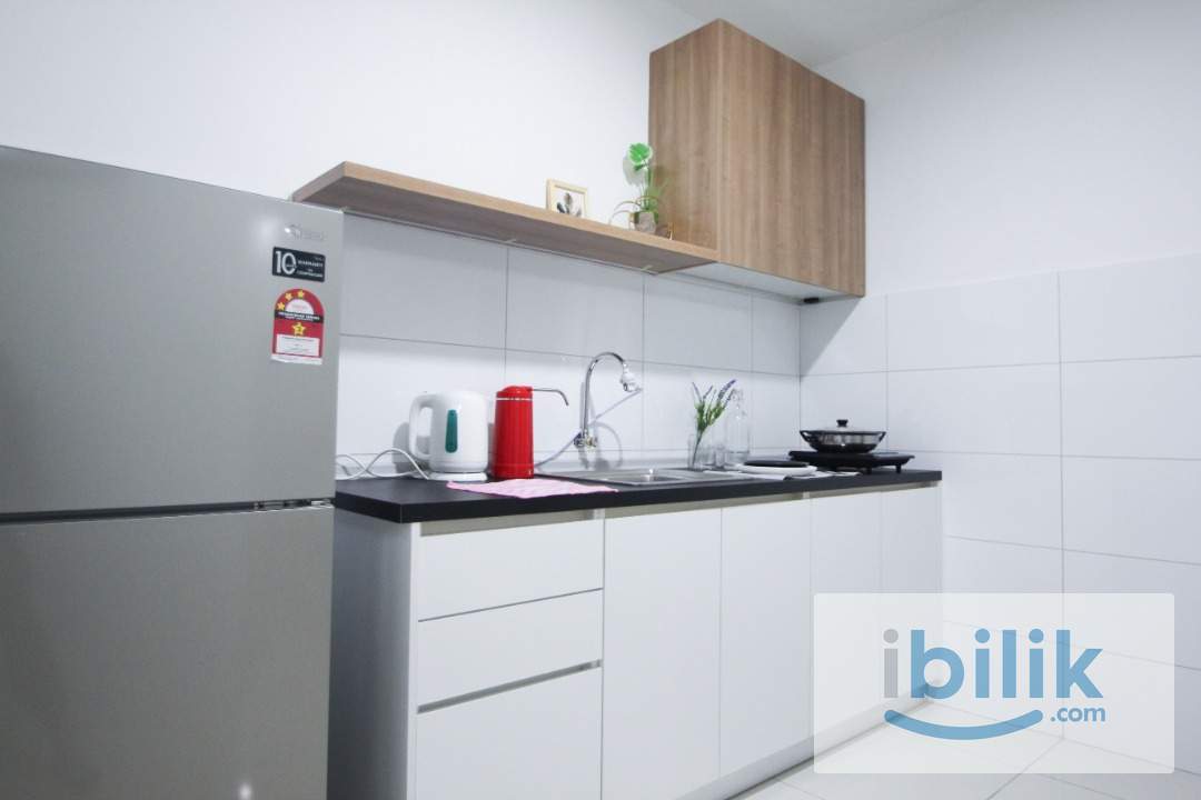 Master Room with Queen Bed AC (Attach Bath) | iBilik