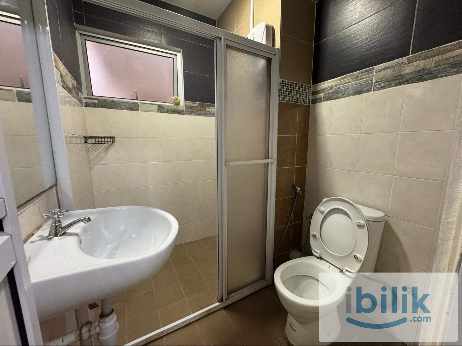 Single Room Suria Jelatek Ampang Hilir Walk LRT Great Eastern Mall KLCC ...