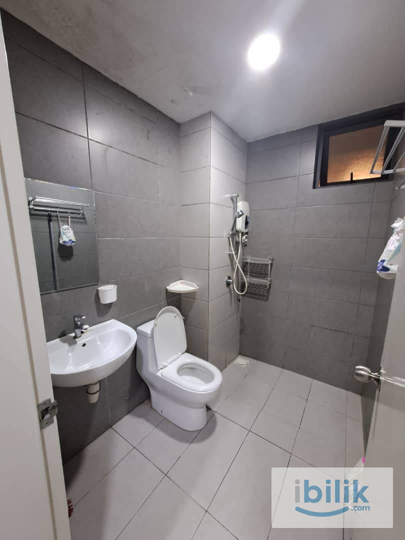 [Chinese Unit] Big Master Room with Private Bathroom | iBilik