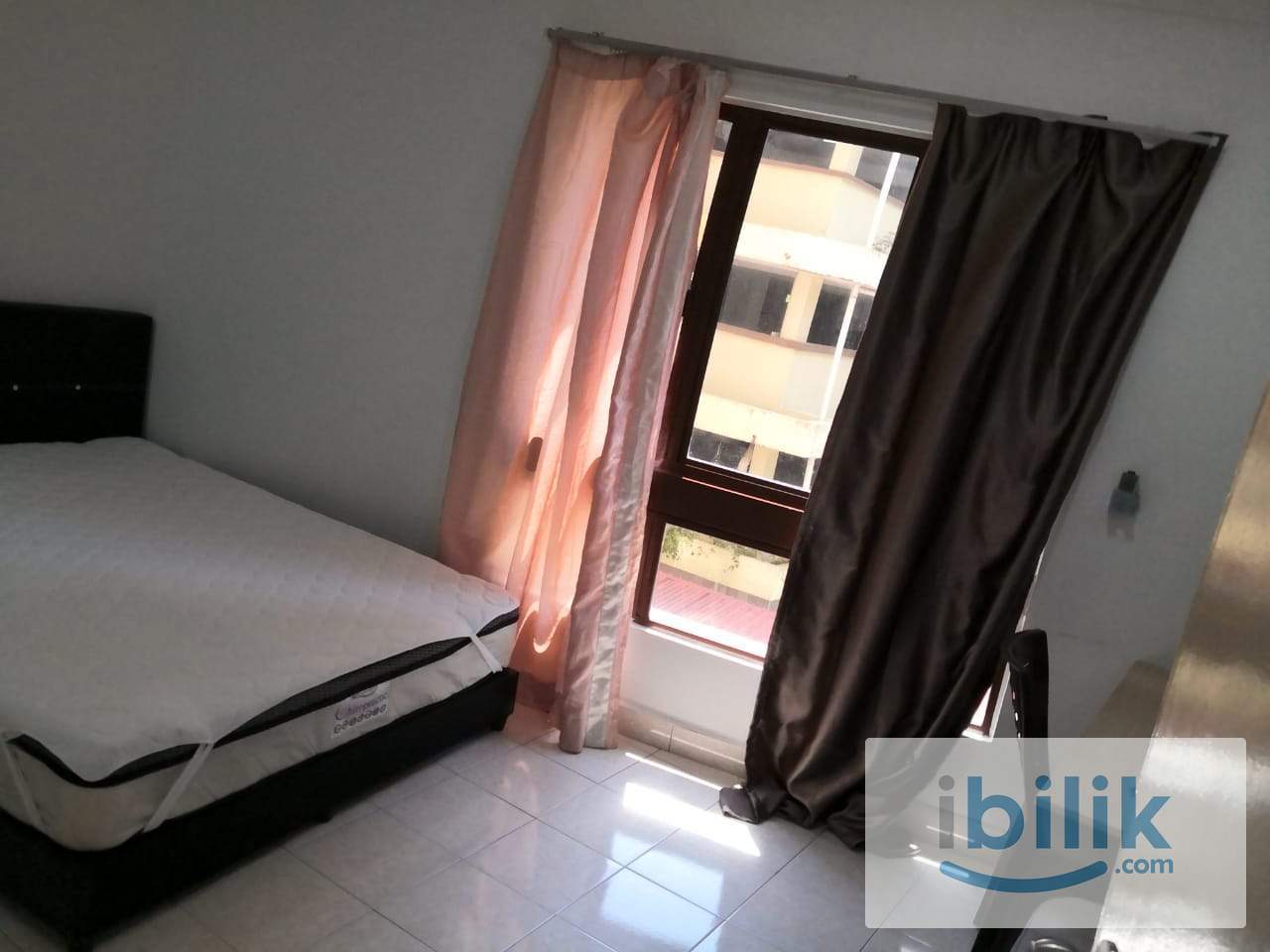 Queen Bed Medium Room with AC & Window (Partition) | iBilik