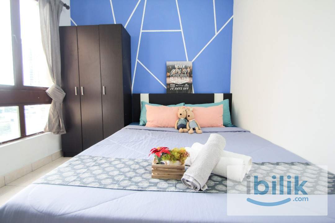 Queen Bed Medium Room with A/C & Window (Partition) | iBilik